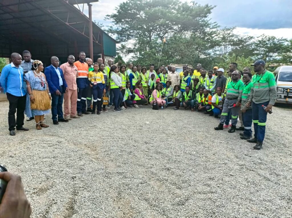Haut-Uele: Plus de 50 personnes formées en coupe et couture par le ...