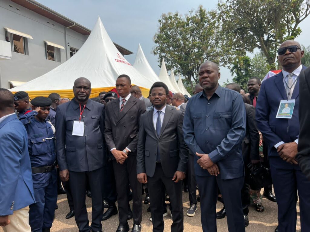 Inhumation du sénateur Autsai Asenga Médard : les fils et filles de la ...